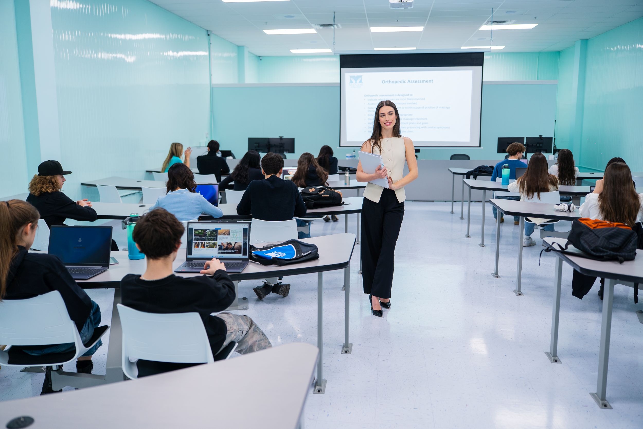 MaKami Calgary Campus Opens New Computer Lab - MaKami College